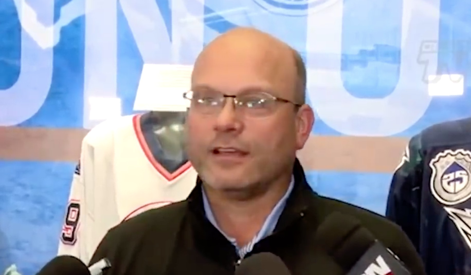 Peter Chiarelli pourrait être embauché par les Canucks