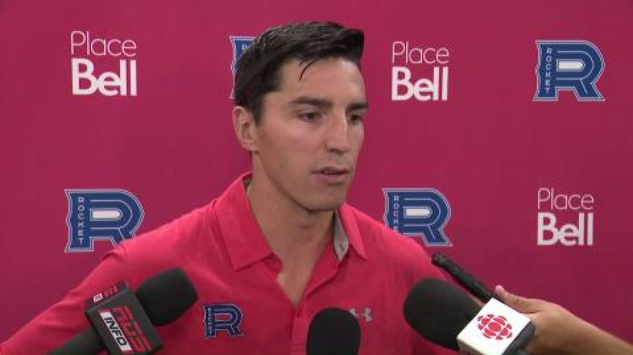 Alex Burrows lance officiellement la Ligue Nationale de Hockey Balle Alex Burrows lance officiellement la Ligue Nationale de Hockey Balle