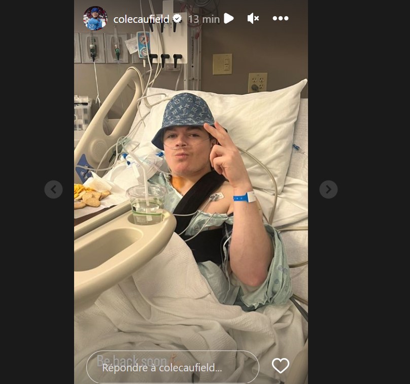 Opération : Cole Caufield a publié une photo de son lit d’hôpital